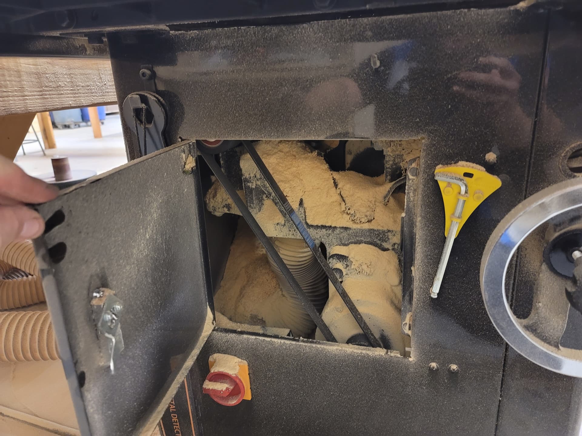 New Saw clogged with sawdust - Woodshop - YO! Asmbly